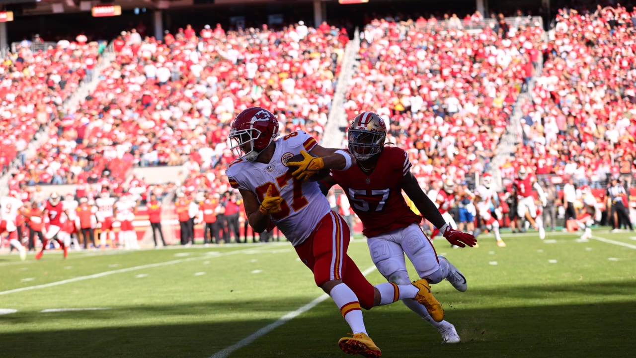 Travis Kelce EVADES Tacklers on 22-yard Sideline Catch and Run