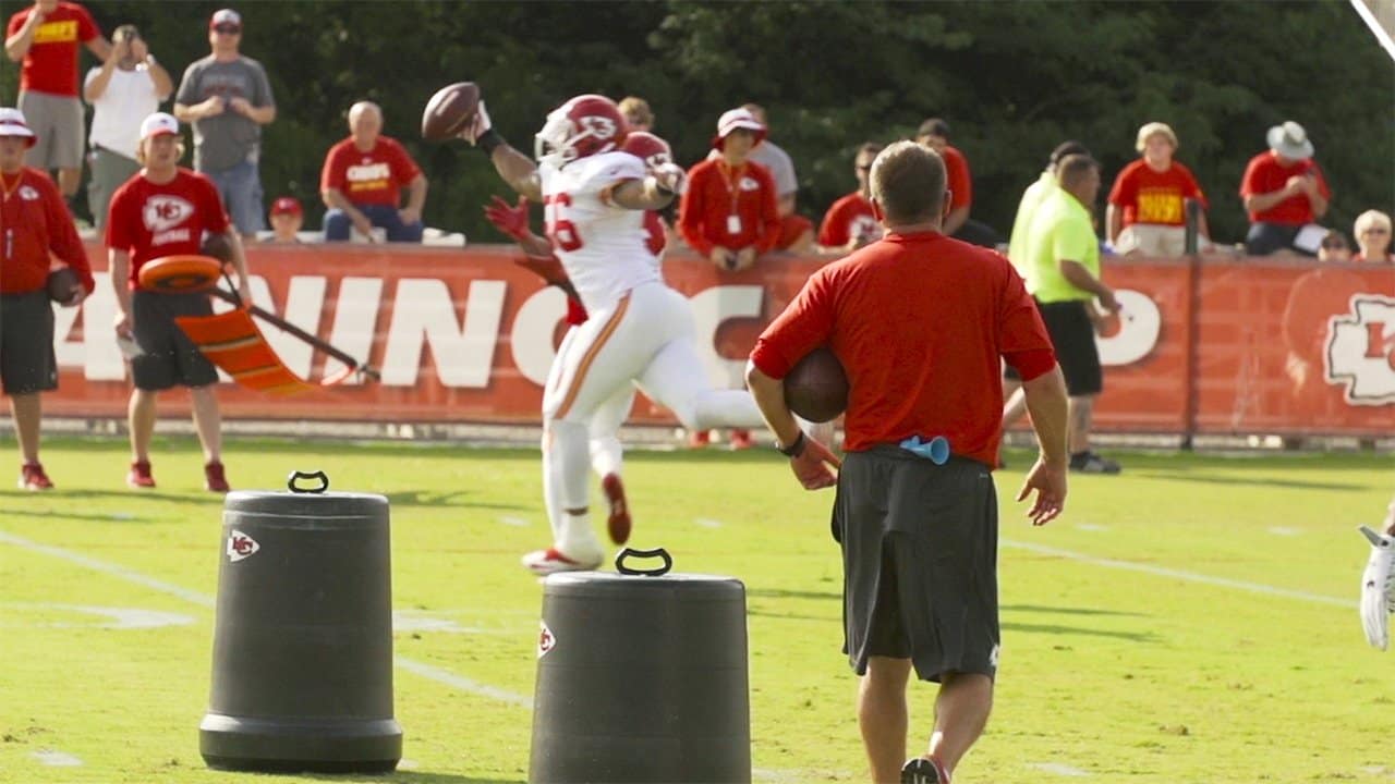 Play of the Day: Johnson's One-Handed Interception