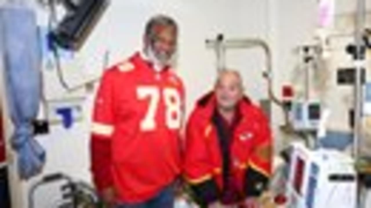 Chiefs Visit VA Medical Center