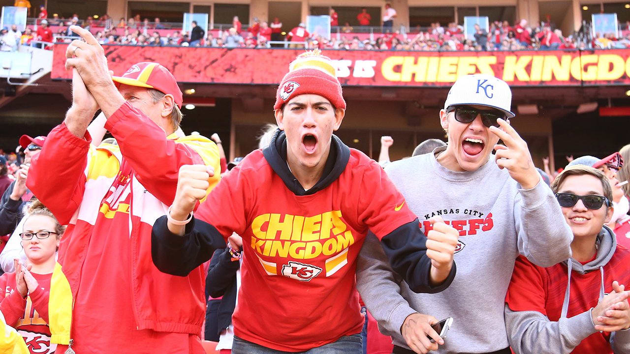 Photo Gallery: Fan Friday 11/11/16