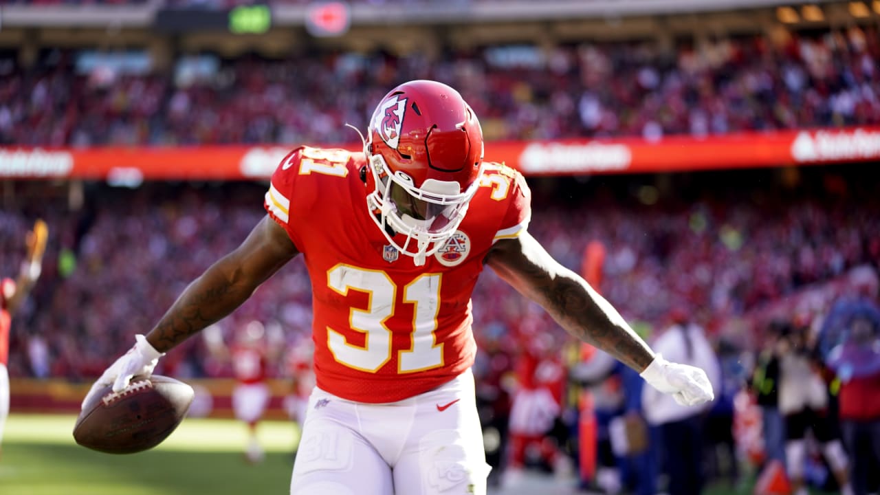 TOUCHDOWN: Darrel Williams Soars Over Raiders' Defender on 23-Yard ...