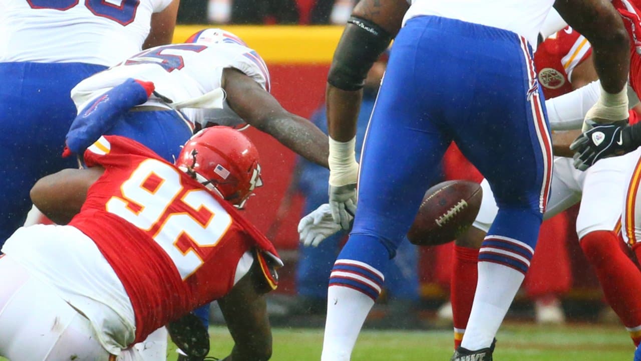 Jaye Howard Recovers LeSean McCoy Fumble