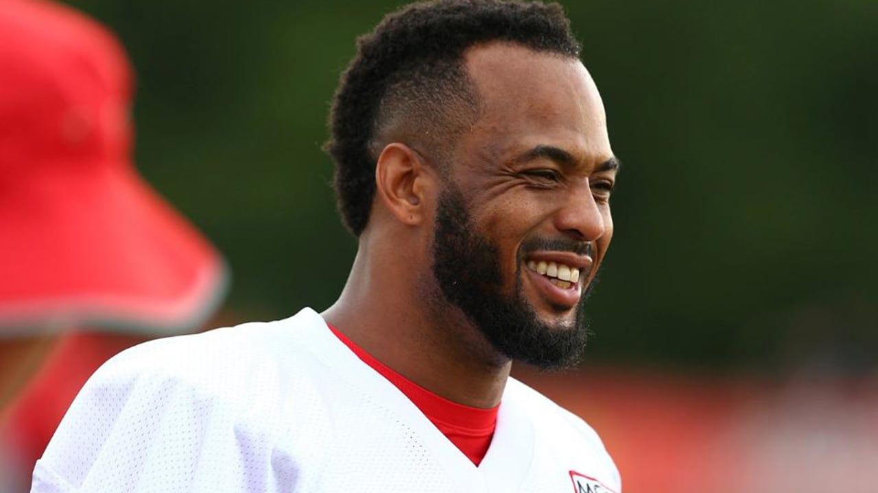 Derrick Johnson Breaks Down a Talented Inside Linebackers Group