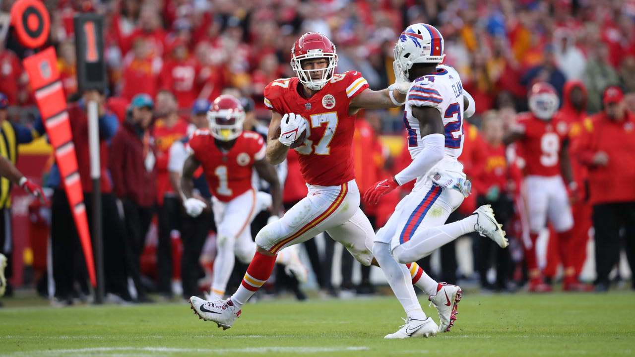 Patrick Mahomes' 19-yarder to Travis Kelce Moves Chains on Second-and-13