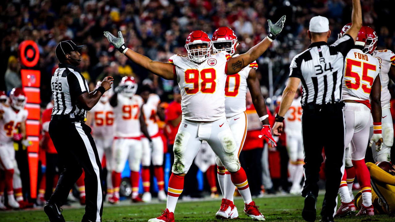 Xavier Williams Flies Off the Edge for Sack