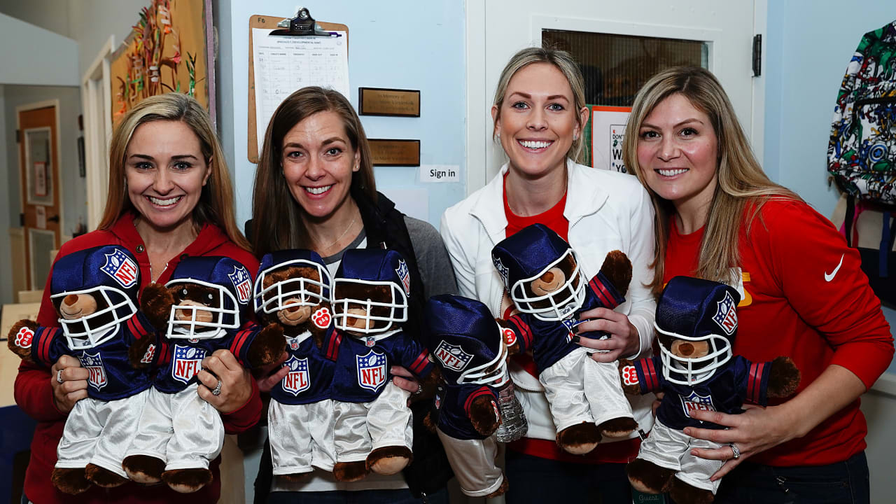 Chiefs Women's Organization Makes Annual Holiday Visit to The Children ...