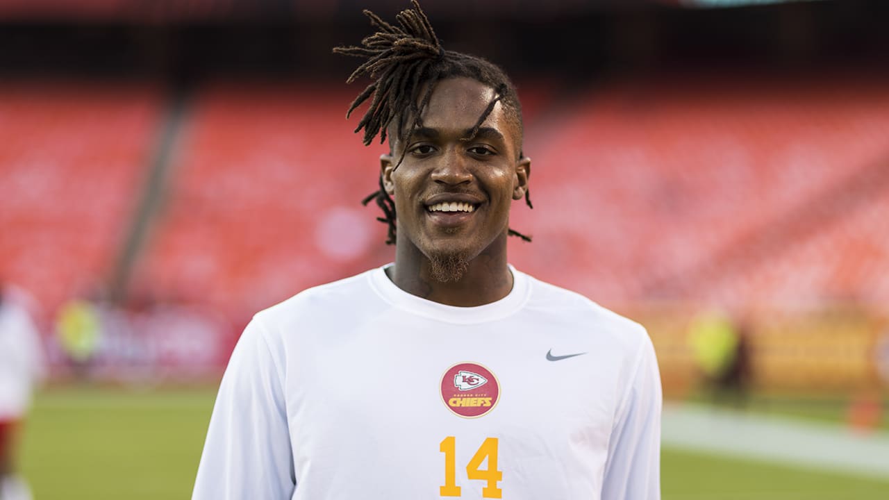 Demarcus Robinson on First-Time Pumpkin Painting