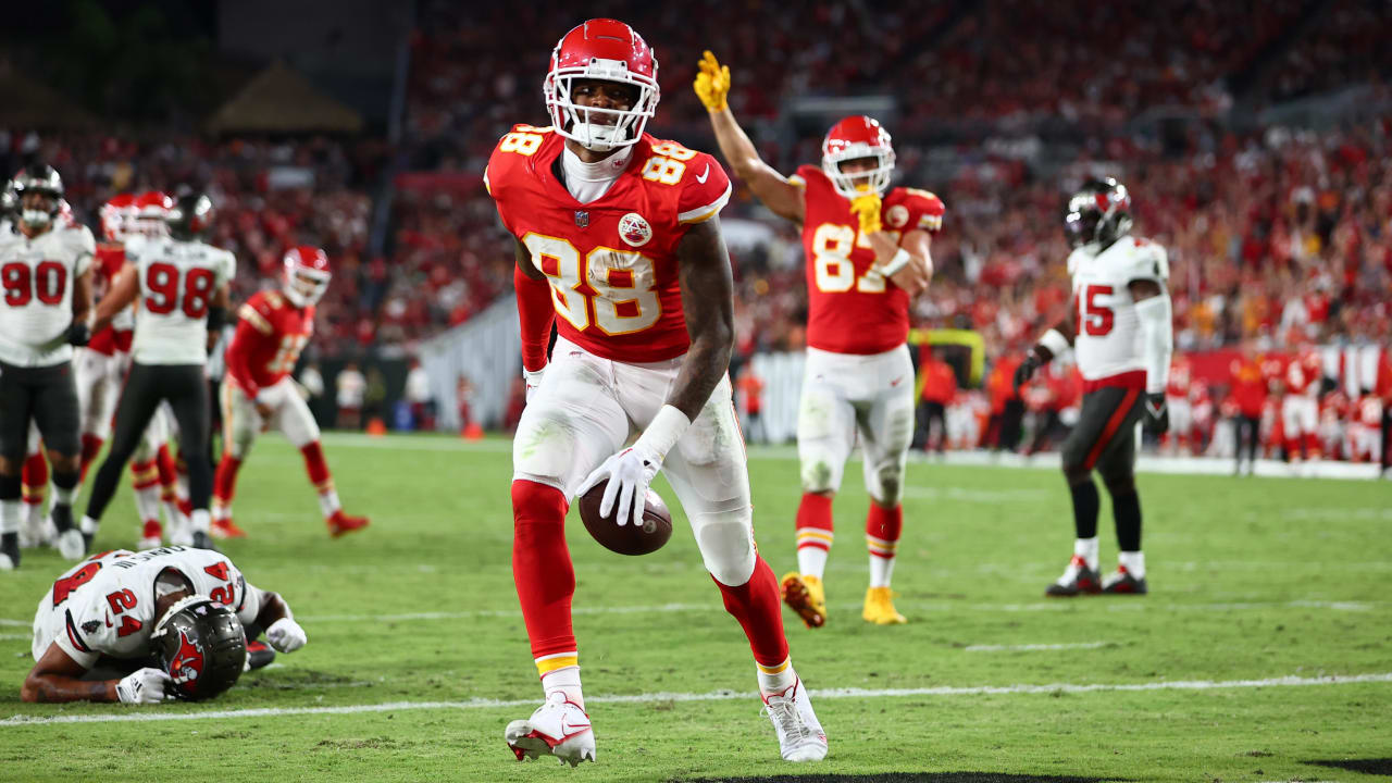 TOUCHDOWN: Patrick Mahomes Lasers 10-Yard TD Pass to Slanting Jody Fortson