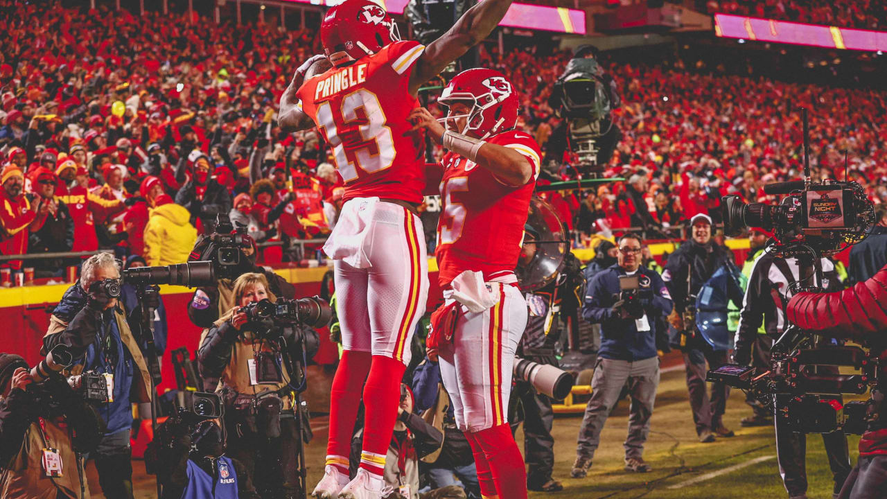 TOUCHDOWN: Patrick Mahomes' Pump-Fake Creates 12-Yard Teardrop TD to ...