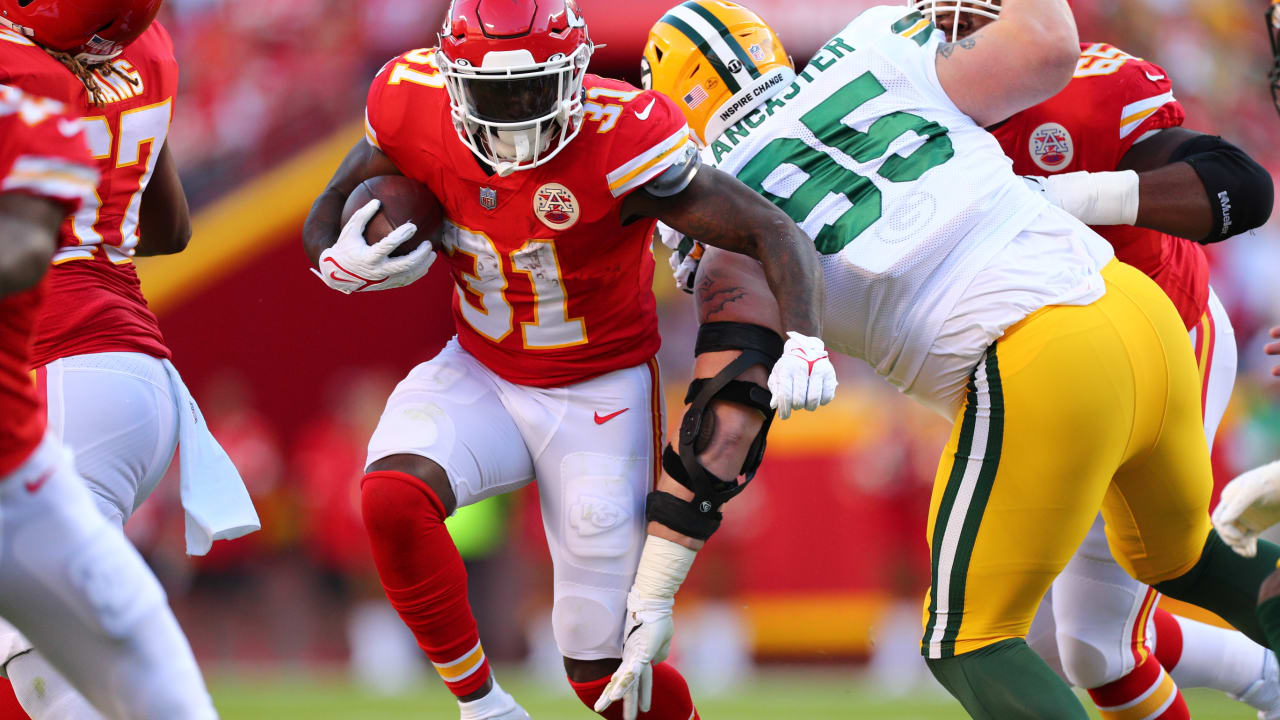 Darrel Williams' Tough Running Gains 12 Yards on Fourth-Down Conversion