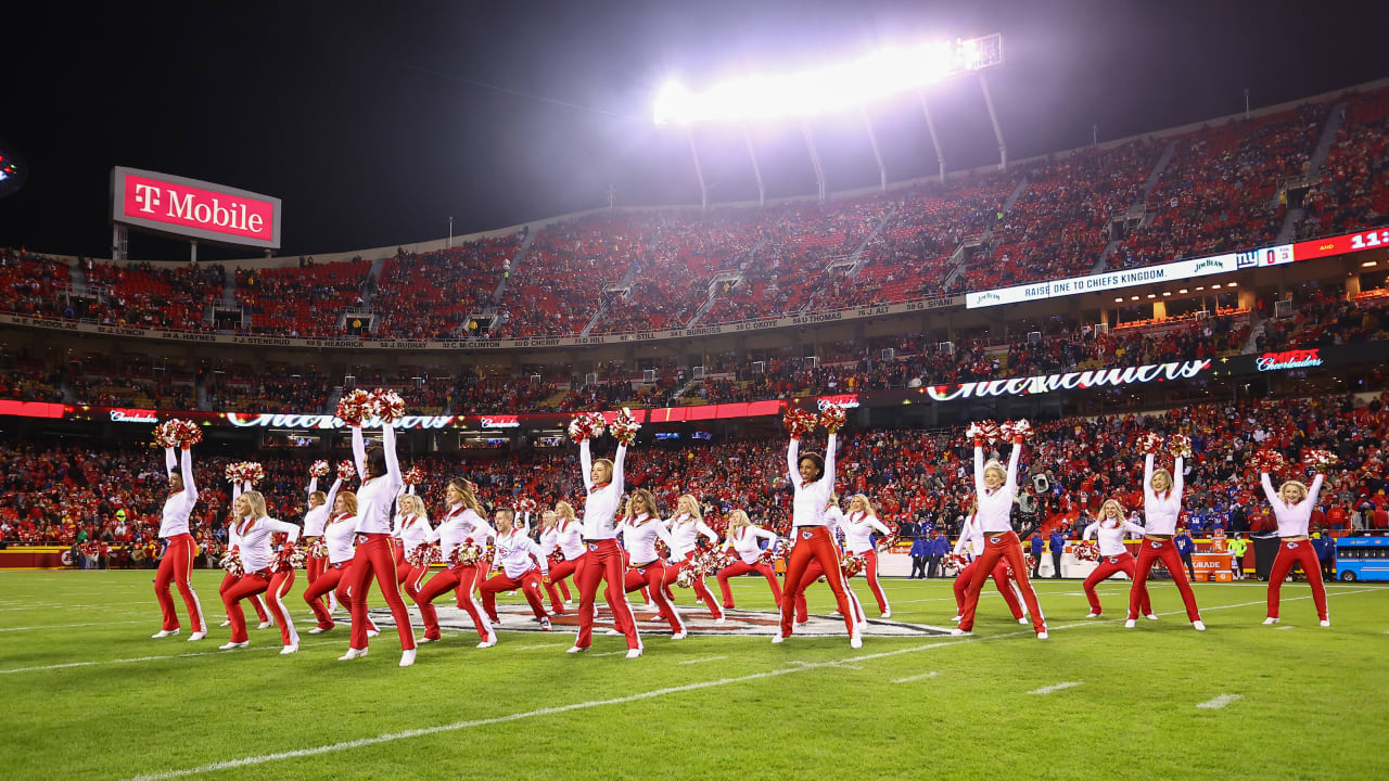 Photos: Chiefs Cheerleaders Top Shots