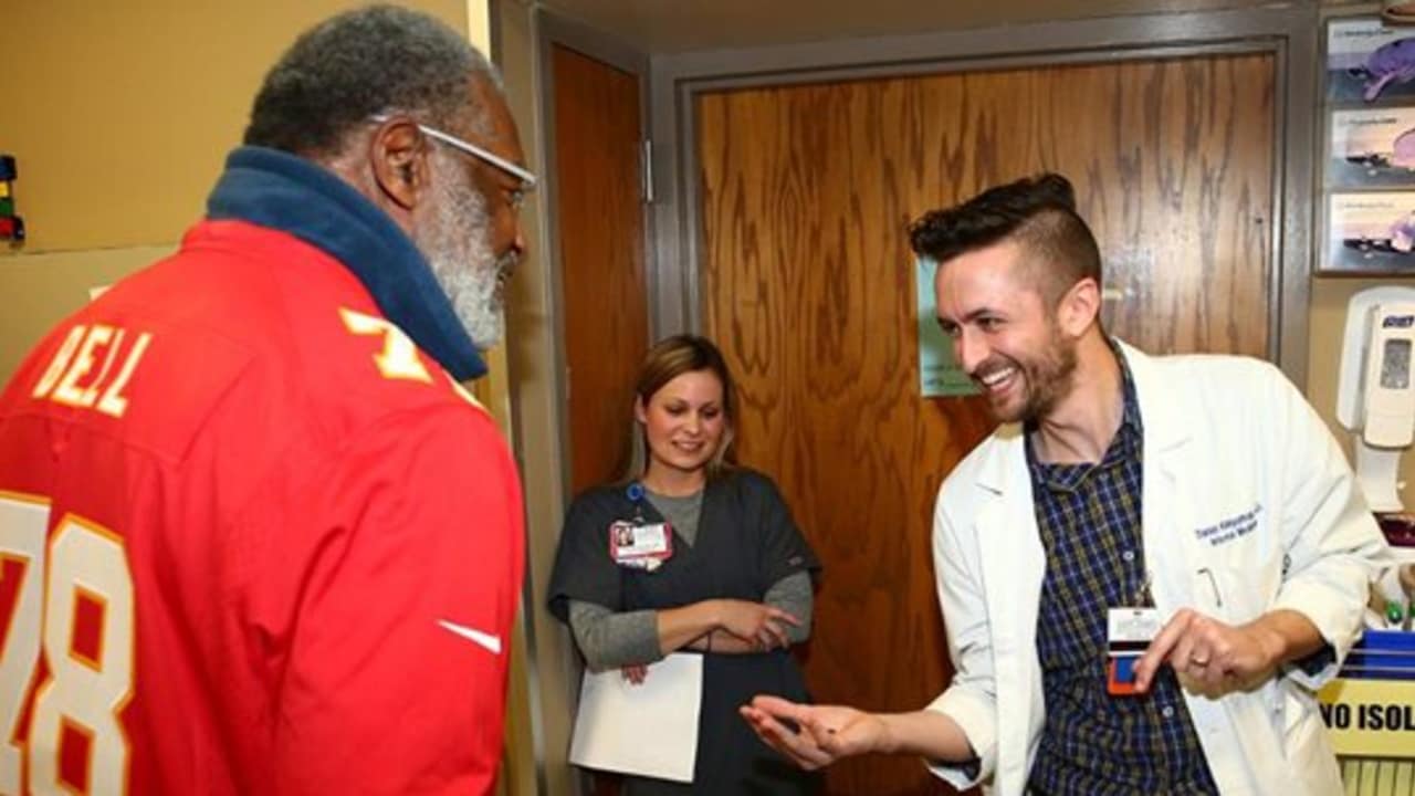 Chiefs Ambassadors Visit the Patients of KU Hospital