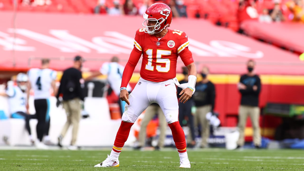 TOUCHDOWN: Patrick Mahomes Finds Tyreek Hill Once Again for a 2-Yard Score