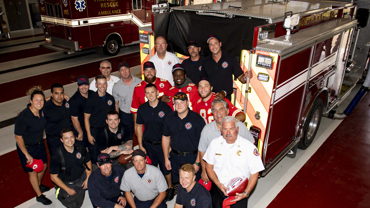 Photo Gallery: Chiefs Visit NKC Fire