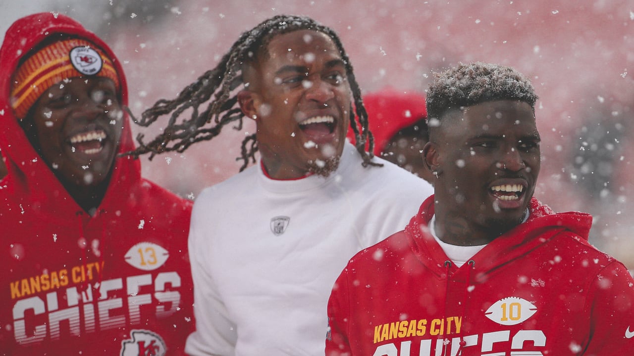Chiefs Players Have Snowball Fight Prior to Kickoff