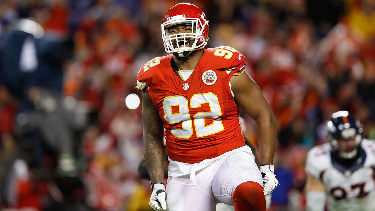 Dontari Poe’s Touchdown Pass Inspired a Contest, and He Picked a Winner