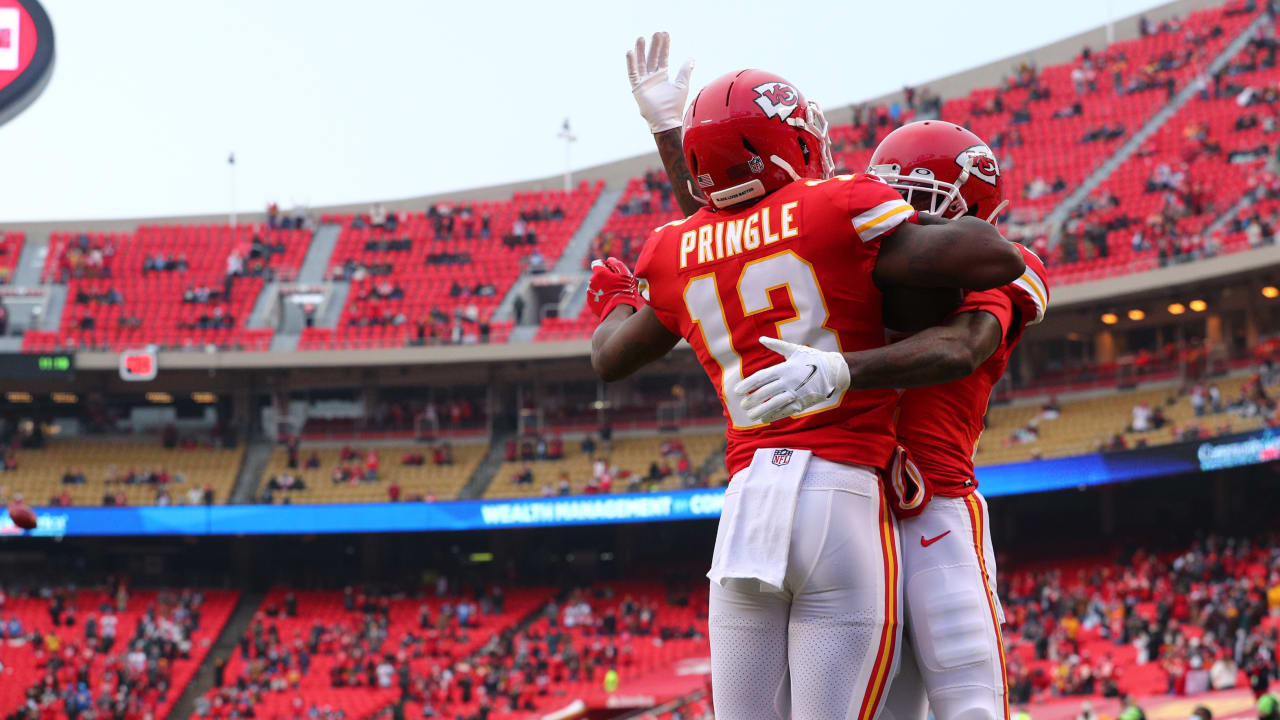 TOUCHDOWN: Byron Pringle Holds Onto 3-Yard Laser from Chad Henne for Score