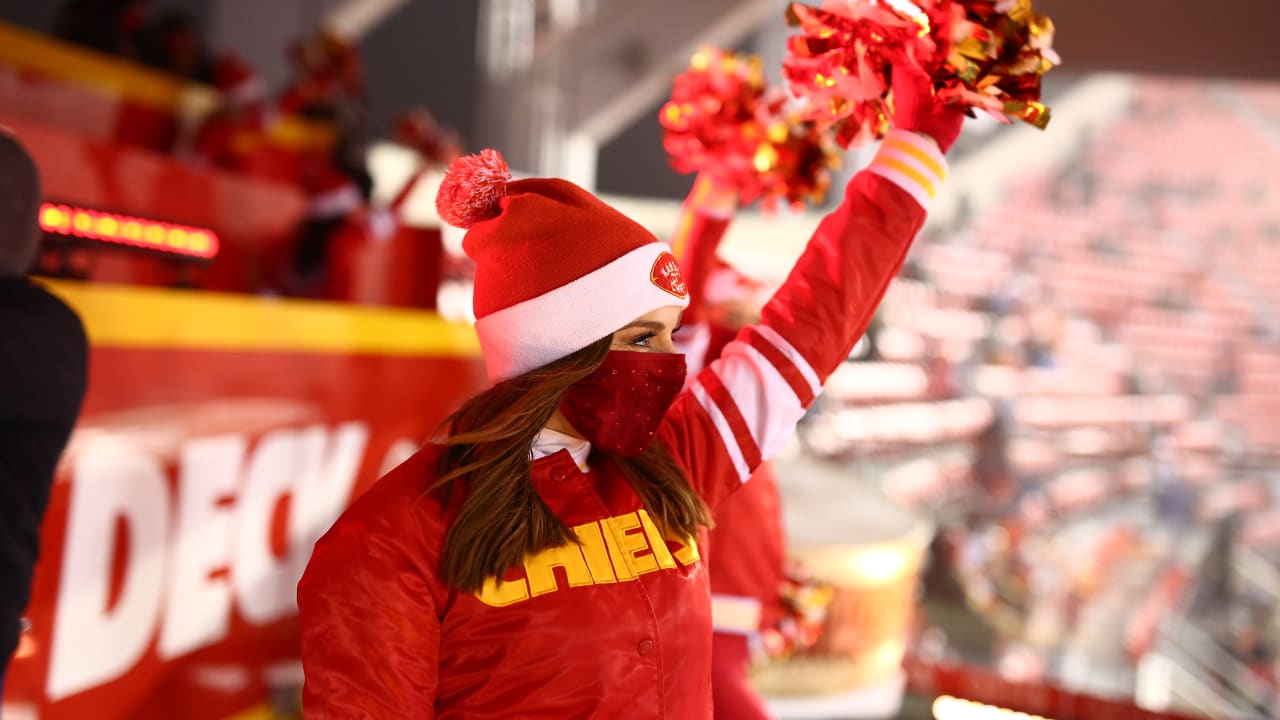 Photos: Chiefs Cheerleaders from Week 17 vs. Los Angeles Chargers