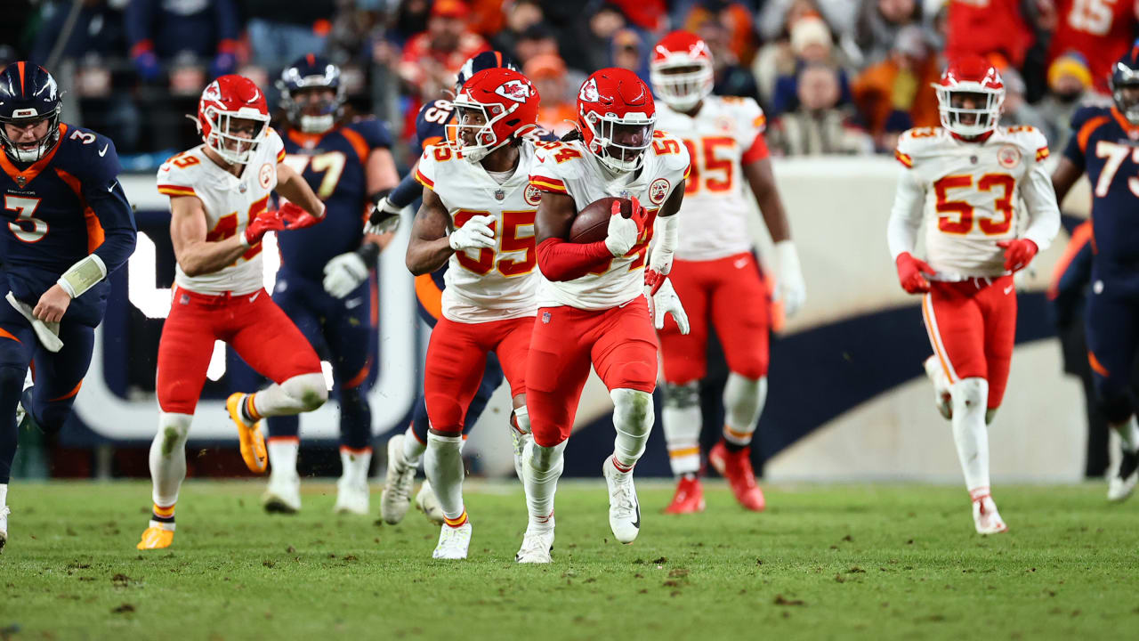 Photos: Game Action from Week 18 | Chiefs vs. Broncos