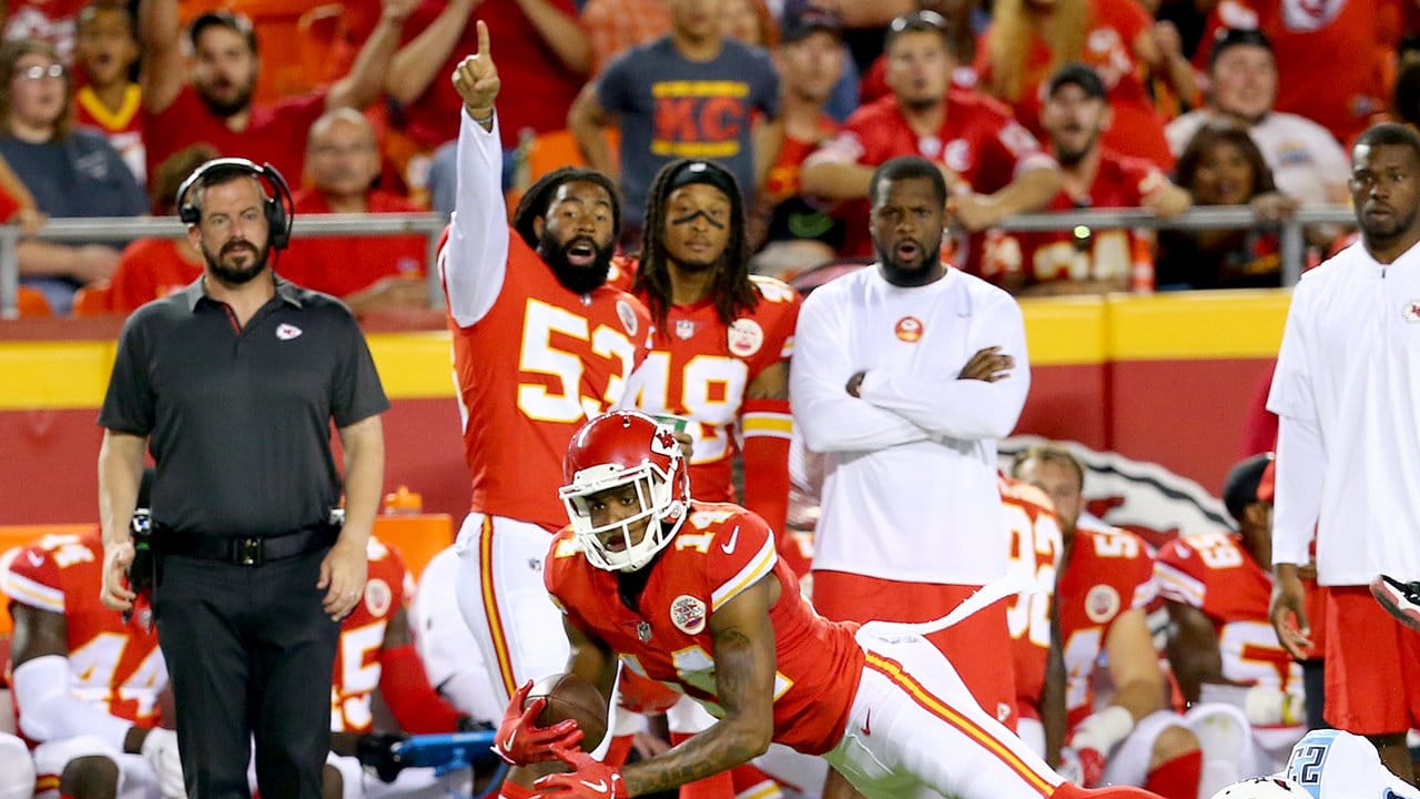 Photo Gallery: Chiefs vs. Titans Game Action