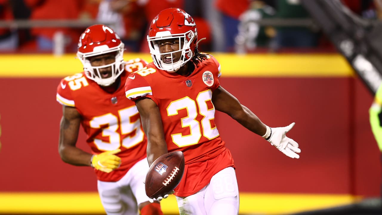 L'Jarius Sneed Outleaps Davante Adams for Epic Red-Zone Interception