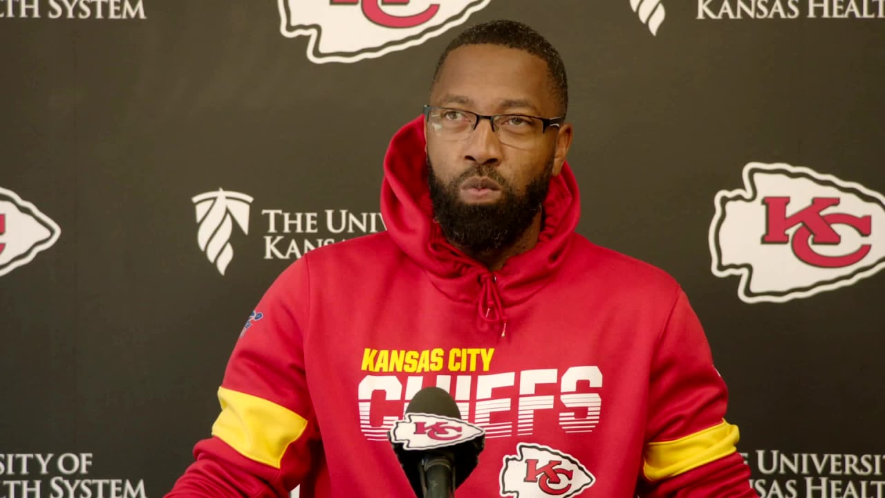 Greg Lewis: "You have to submerge yourself into the playbook"