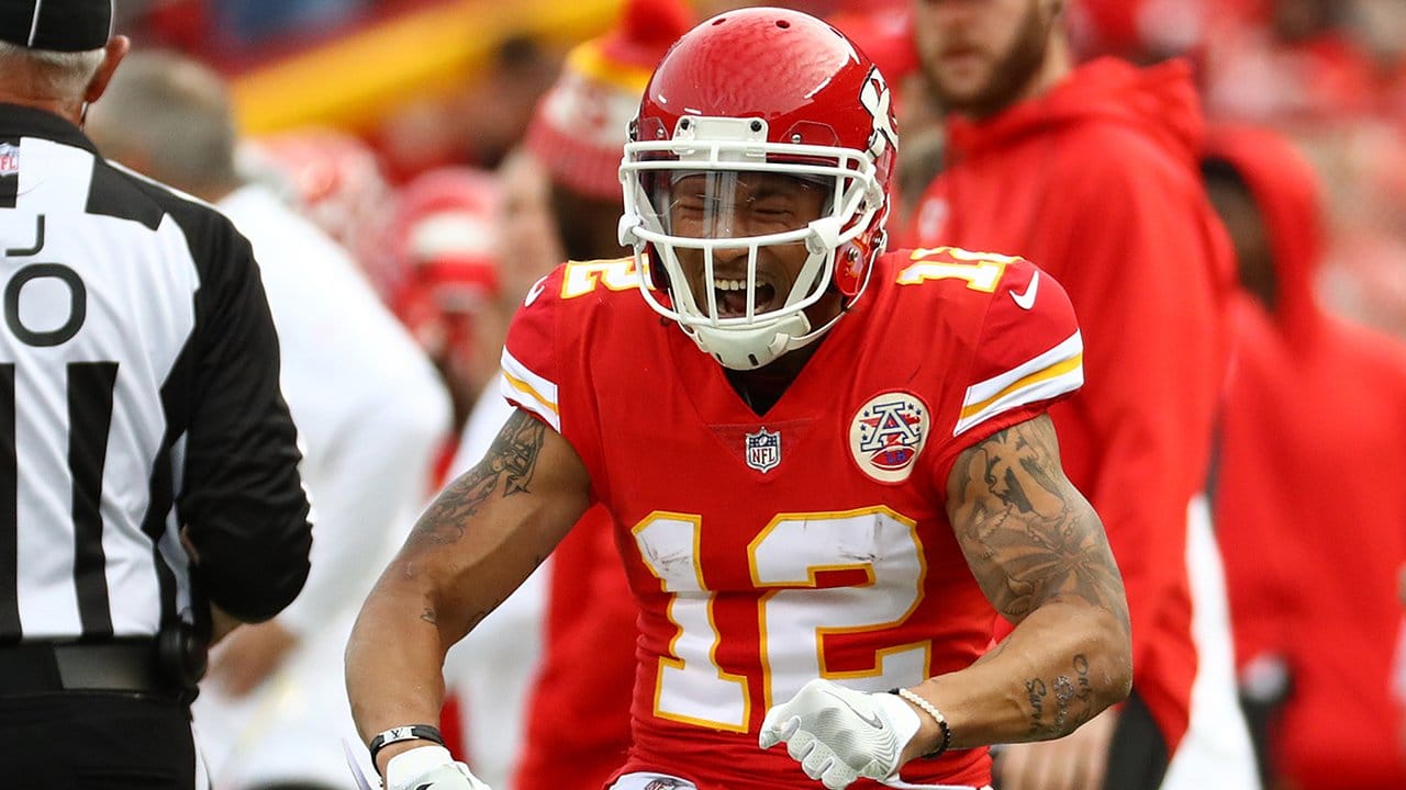 Albert Wilson Catches Screen Pass for 19 Yard TD