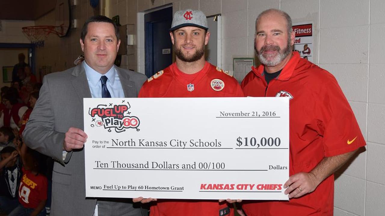 Dustin Colquitt on Hand at Local School for Fuel Up to Play 60 Presentation