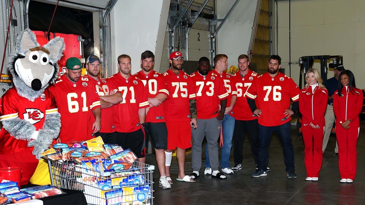 Photo Gallery: Chiefs Kingdom Food Drive