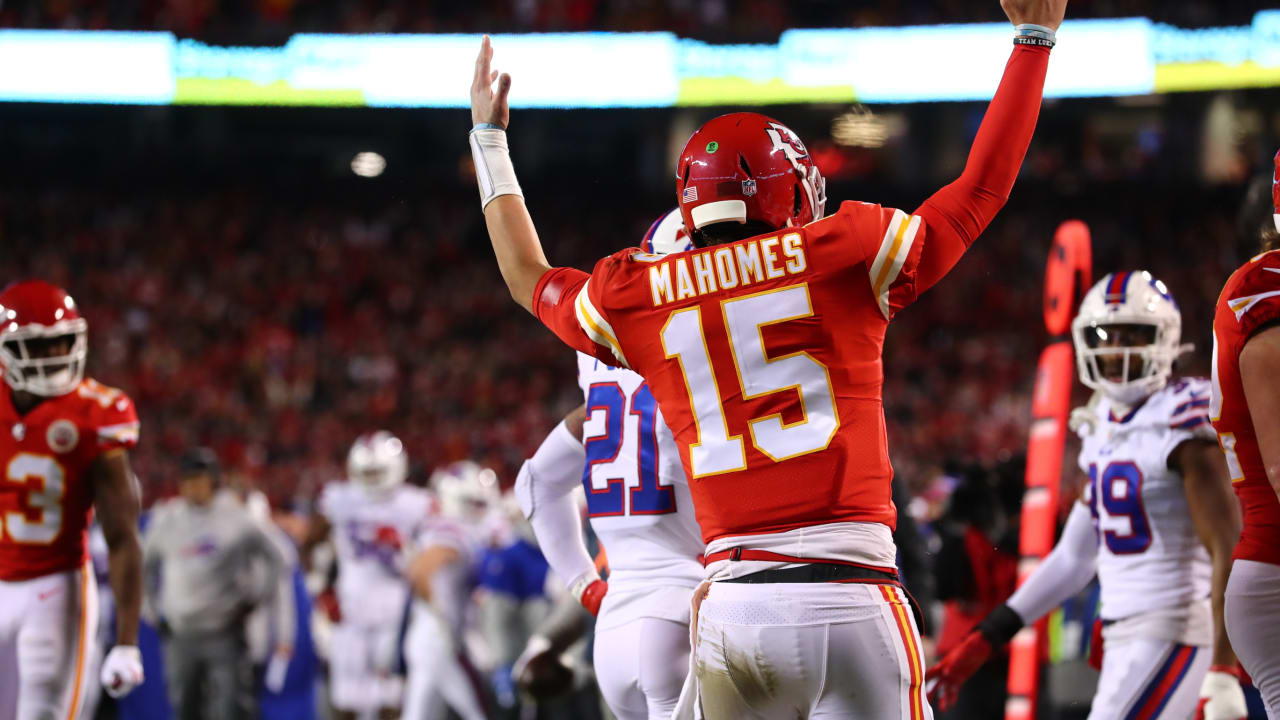 TOUCHDOWN: Patrick Mahomes' Intense Pylon Reach Nets Chiefs' First TD