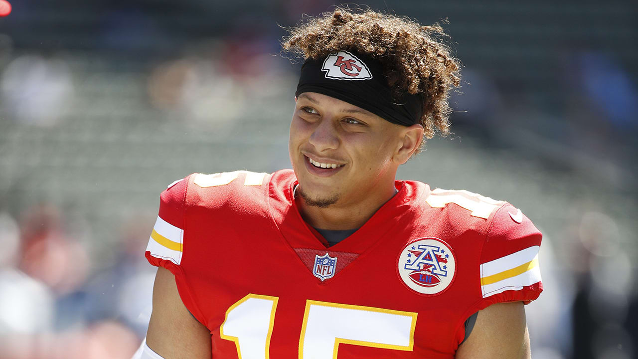 El QB novato de los Chiefs Patrick Mahomes se prepara para su primer partido como titular