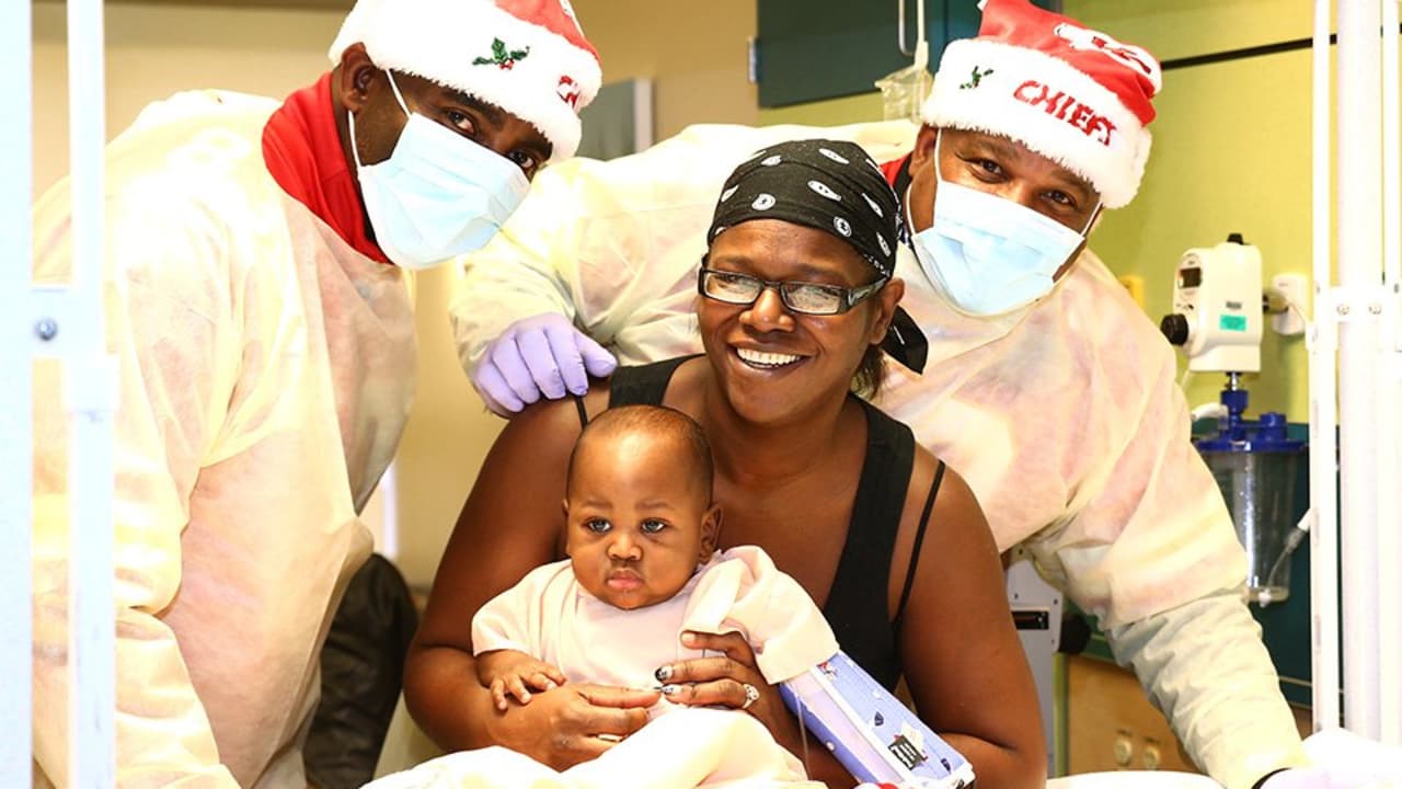 Photo Gallery: Chiefs Visit Kids for the Holidays