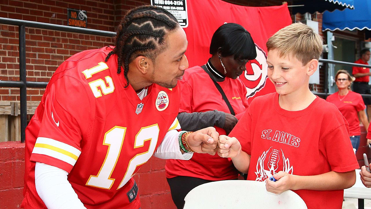 Photo Gallery: Chiefs Visit Bishop Sullivan Center