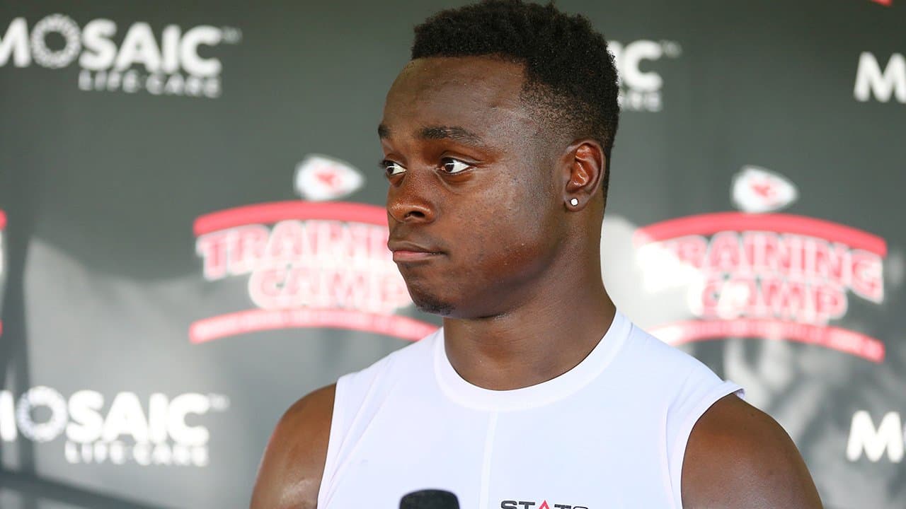 Maclin Excels in Familiar Offense