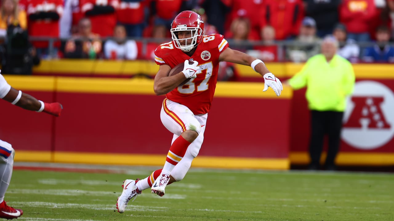 Patrick Mahomes LASERS 23-yard Completion to Wide-Open Travis Kelce