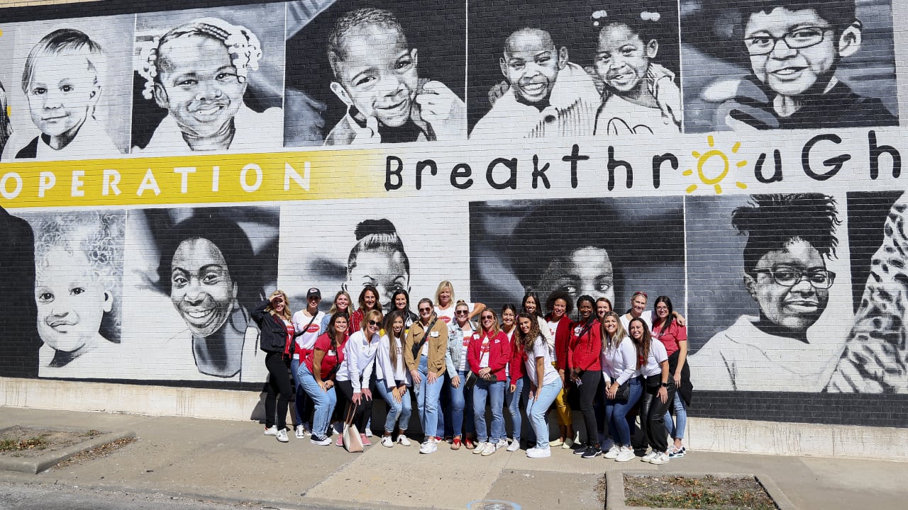 Photos: Kansas City Chiefs Women's Organization visit Operation ...