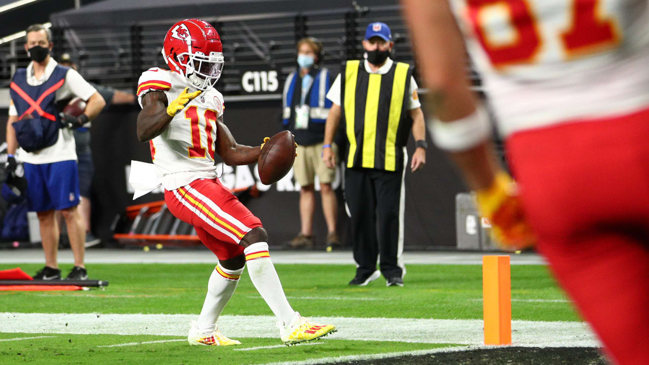 TOUCHDOWN: Tyreek Hill Hauls in 3-Yard Pass from Patrick Mahomes for Score