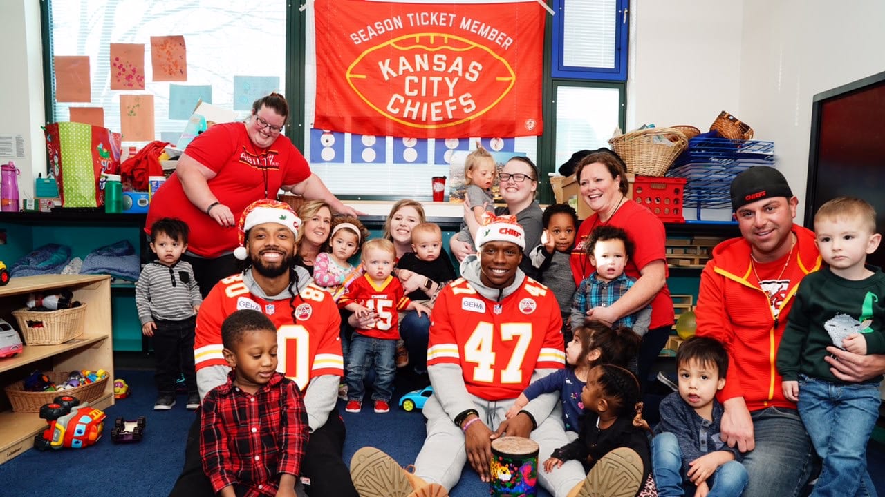 Chiefs' Rookies Spread Holiday Spirit at Children's Center Campus