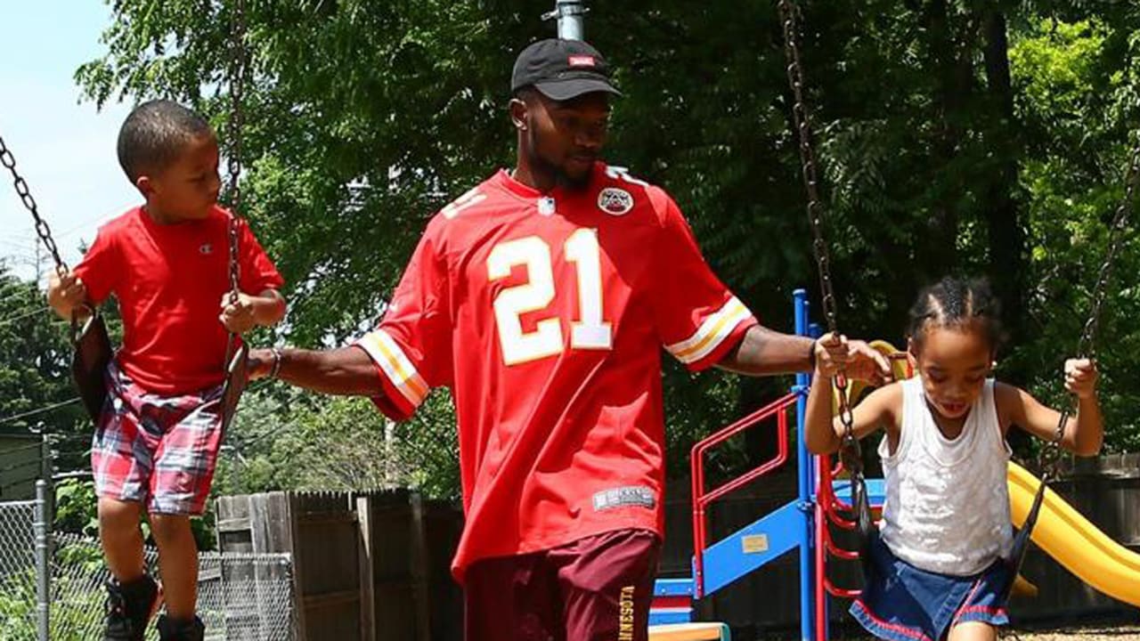 Eric Murray and Chiefs DBs Visit The Children’s Place