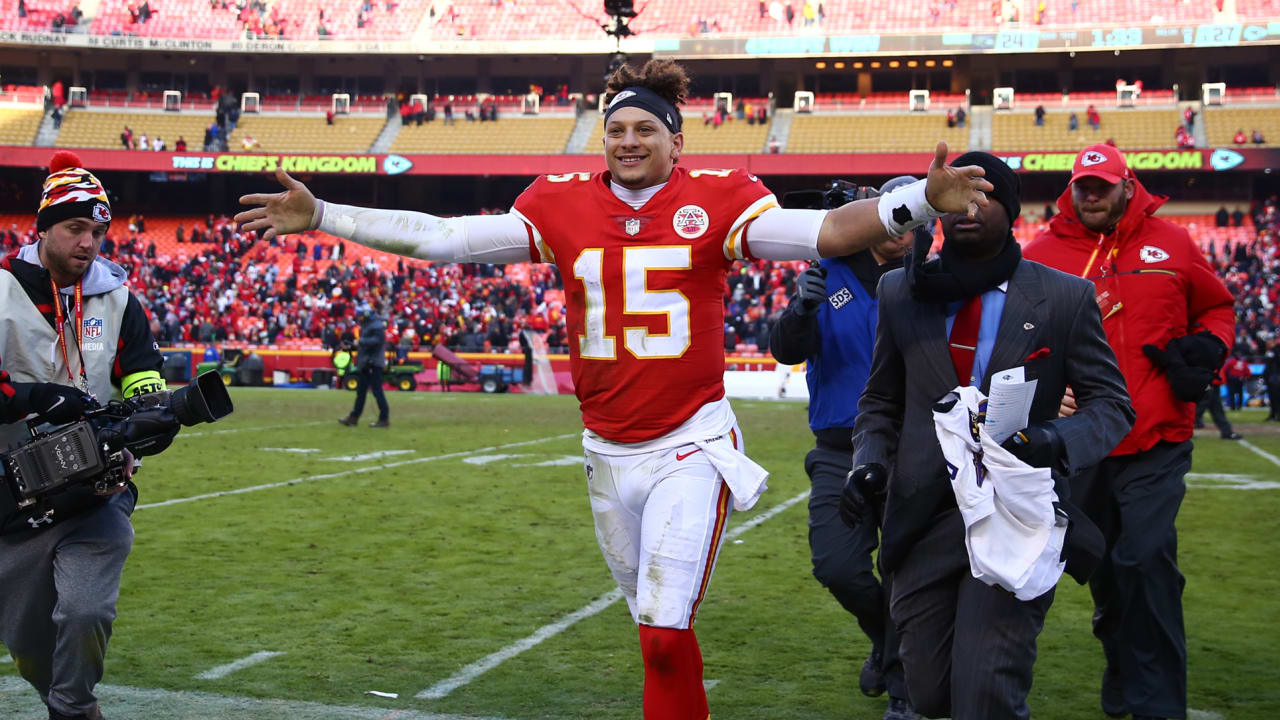 True View: See Alternate Angles of Patrick Mahomes' No-Look Pass