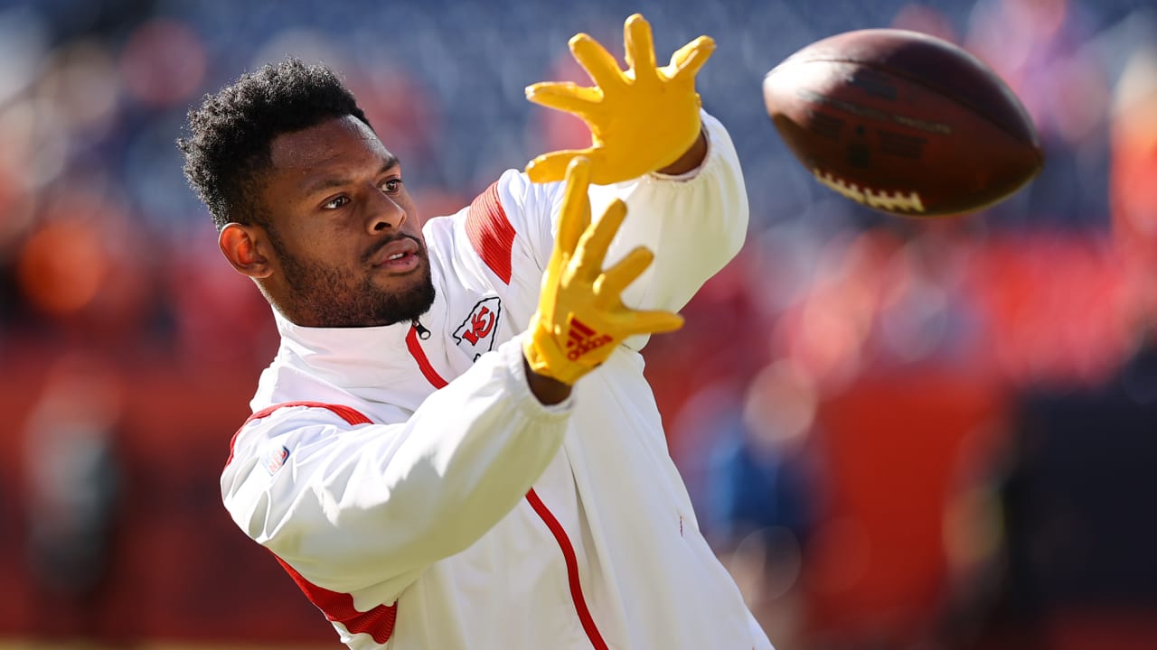 Photos: Warmups & Pregame from Week 14 | Chiefs vs. Broncos