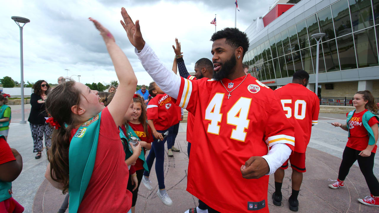 Girl Scouts Earn “Play60” Patches Alongside the Chiefs’ Linebackers in ...