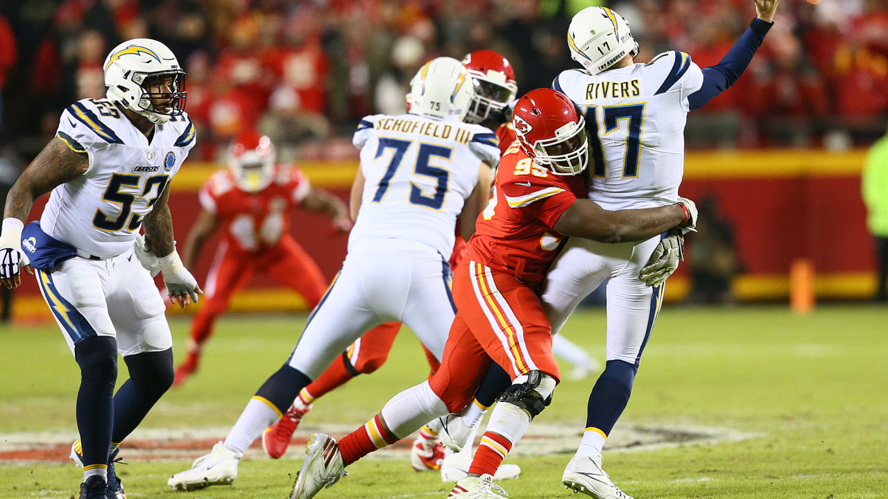 Chris Jones Ties NFL Mark, Records Sack in 10th Straight Game