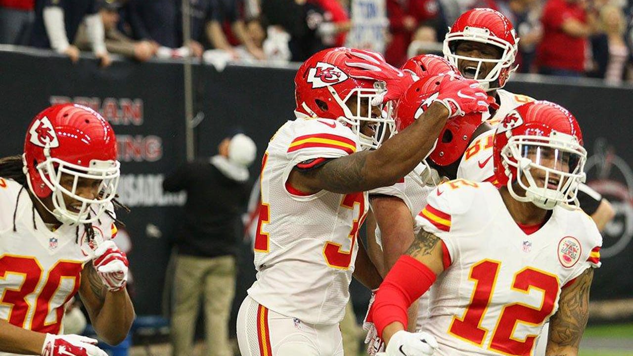 Knile Davis Starts the NFL Playoffs With a Bang