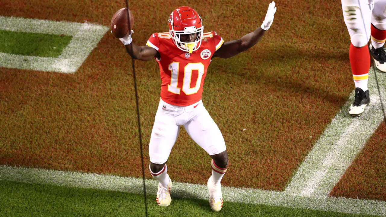 TOUCHDOWN: Tyreek Hill Uses Blockers to Perfection on Shovel-Pass Sweep ...
