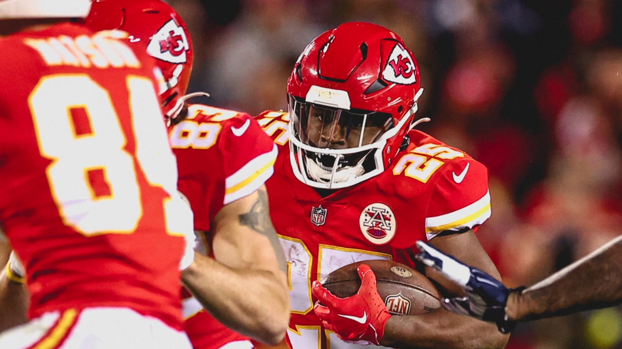 Patrick Mahomes Completes 14-yard Pass to Clyde Edwards-Helaire