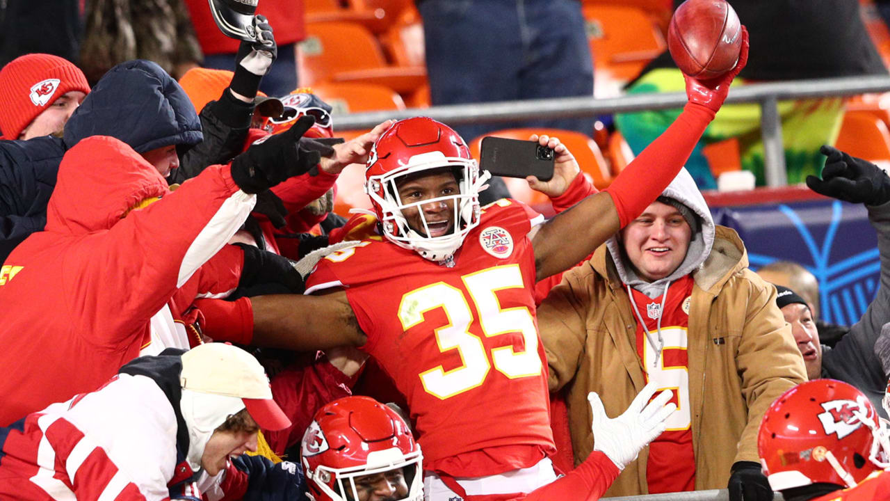 Charvarius Ward Runs Back Blocked Point After to Close Out Chiefs Win