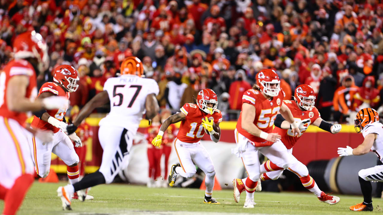 Isiah Pacheco Explodes for an 18-Yard Gain on the Well-Timed Screen Pass