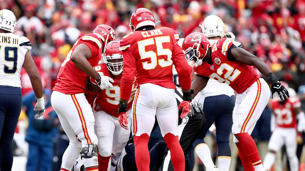 Chiefs Defense Stuffs Melvin Gordon in Red Zone for Fourth-down Stop