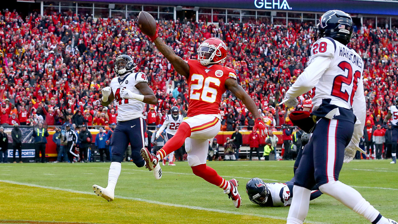 Damien Williams with an Impressive Snag off his Hip for Touchdown